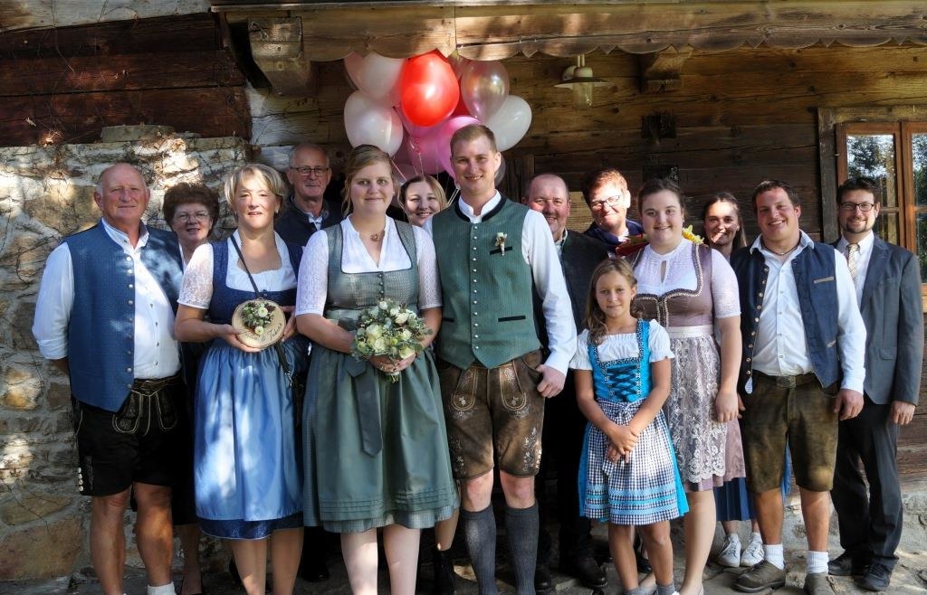 Luftballons mit Liebesgrüßen stiegen für Julia und Tobias in den ...