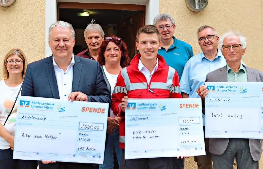 Hilfsfond, Tafel, Helfer vor Ort: KAB Rieden spendete gleich an drei ...