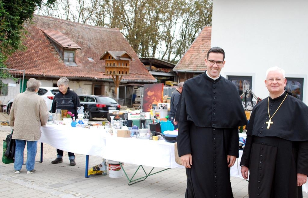 Feiern, beten und bummeln: Die Hellring-Dult lockte wieder viele Besucher