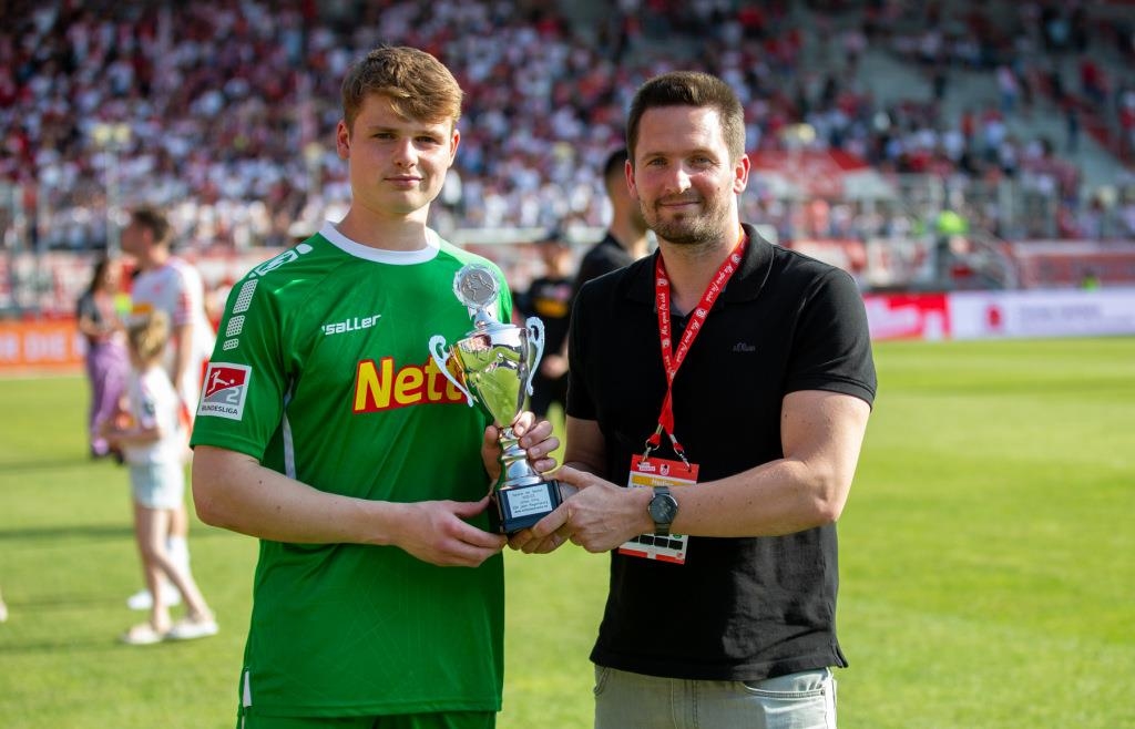 Jonas Urbig als Lichtblick: 19-Jähriger ist Jahnspieler der Saison