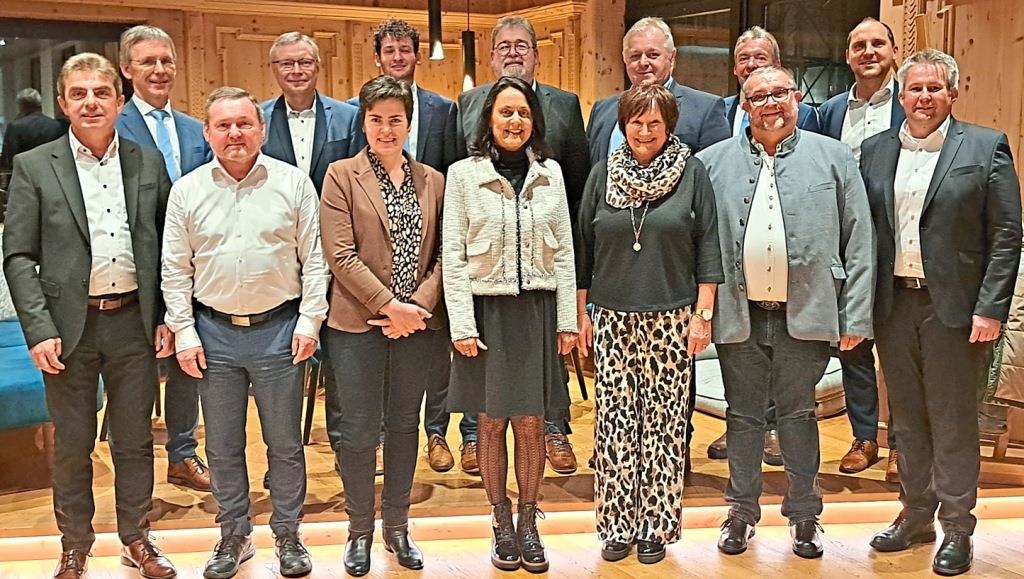 Imagedetailkb Ehrt 35 Langjahrige Mitarbeiter Region Cham Mittelbayerische 2022 09 01220366
