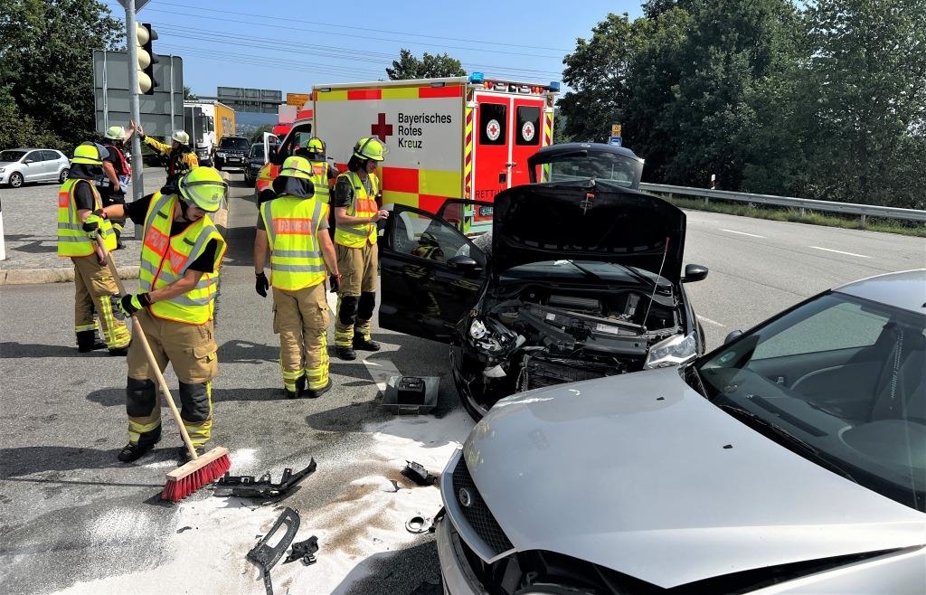 Unfall auf der B20: Fünf Verletzte nach Zusammenstoß am Knoten Cham-Mitte