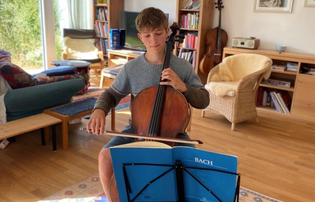 Regensburger (17) hat Zukunftspläne mit Cello: Bald spielt er Konzert ...
