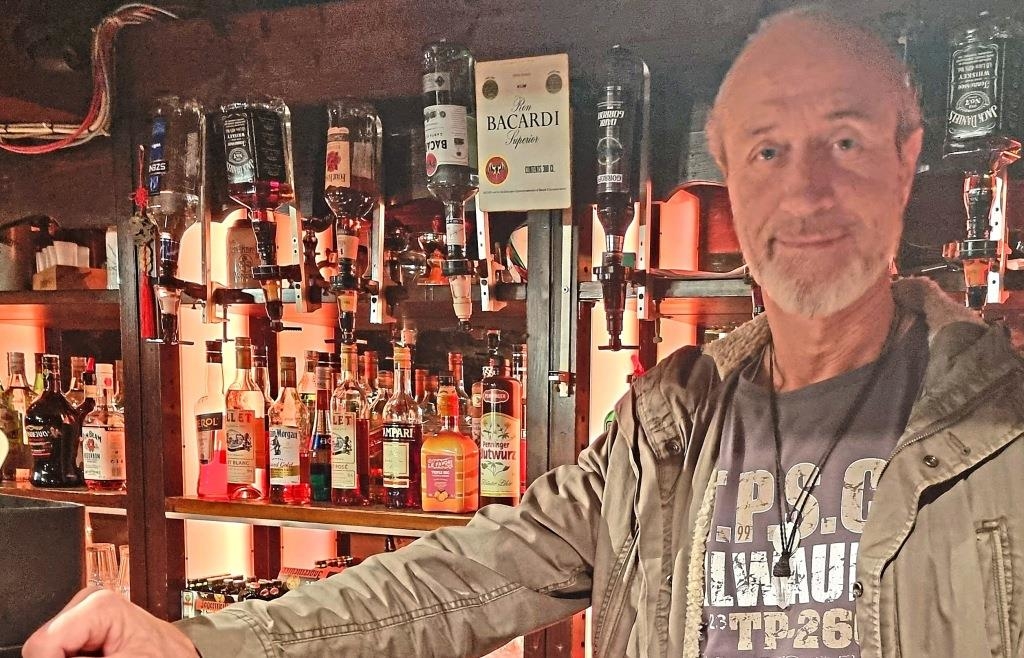 Von wegen alles Easy in Cham: Kultwirt Bobesch Schneider sucht schon ...