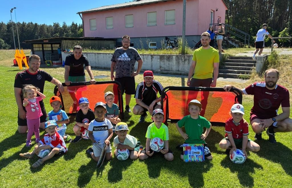 Endlich kicken wieder Kinder beim ASC Sengenthal