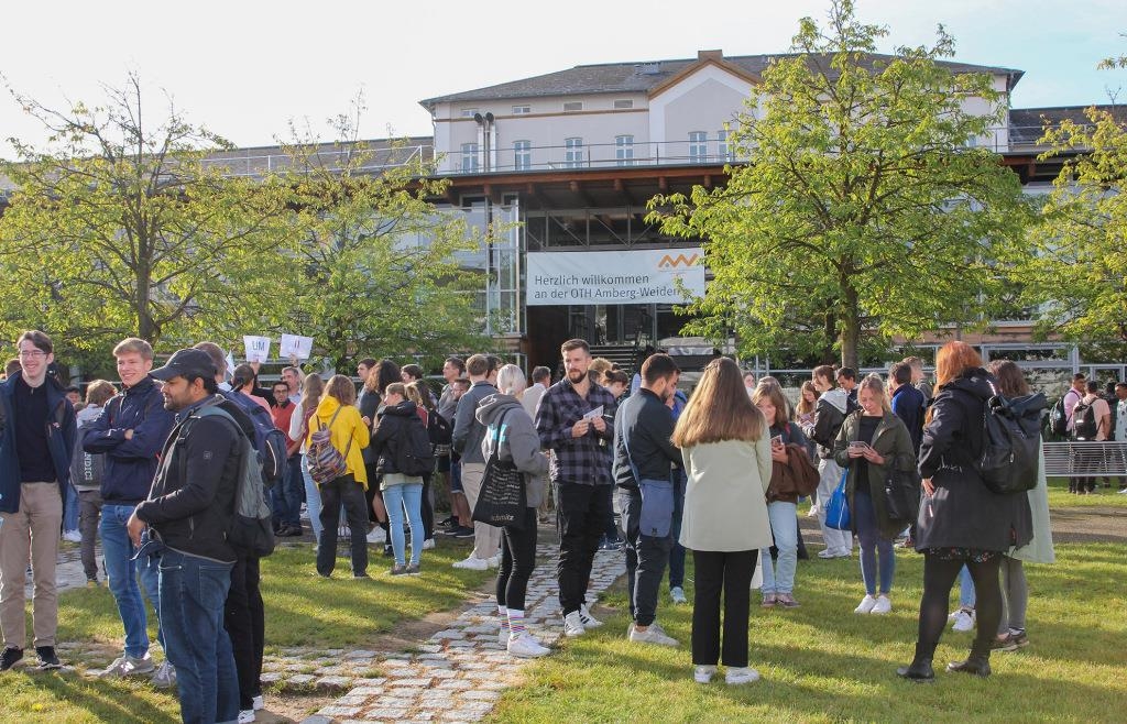 908 junge Menschen starteten ihr Studium an der OTH Amberg-Weiden