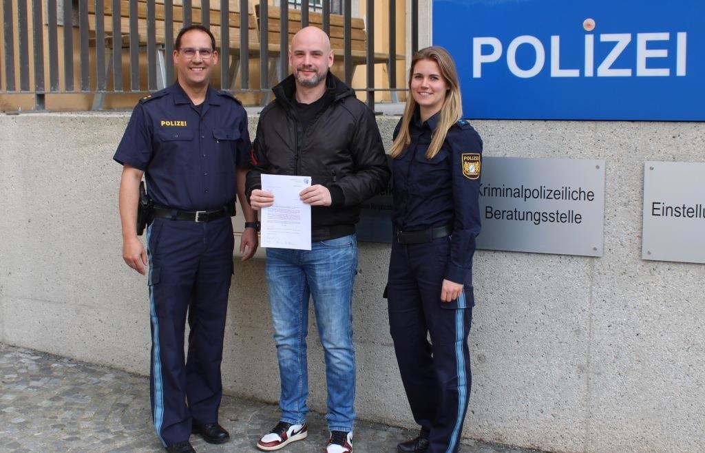 Zivilcourage gezeigt: Daniel Schakeit hilft Fahrerflucht in Regensburg ...