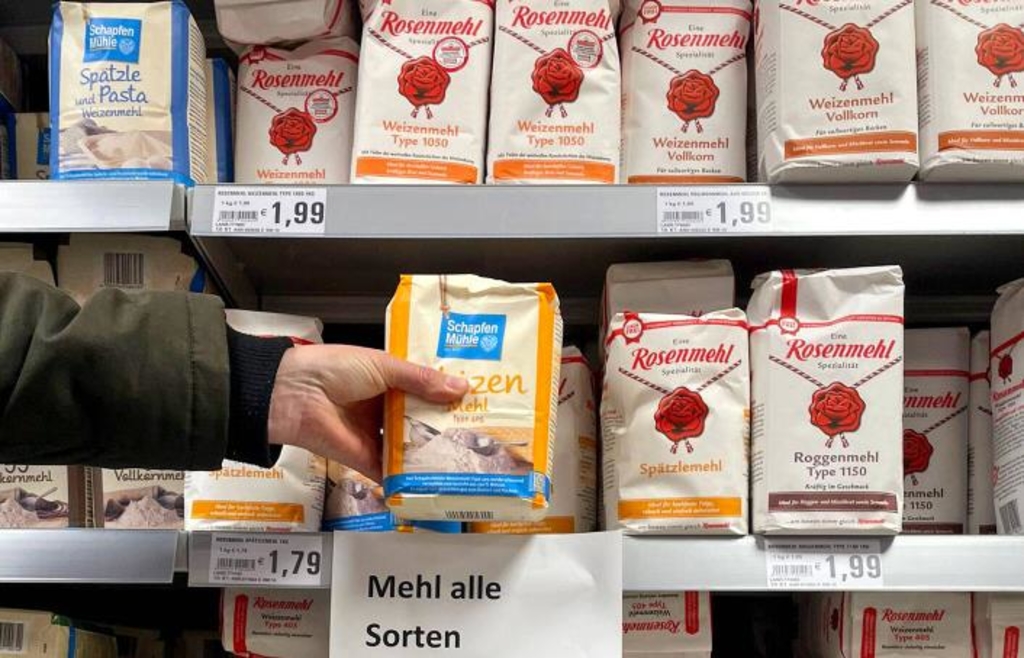 Von wegen iPhone: Schwandorfer zahlt 800 Euro für eine Packung Mehl ...