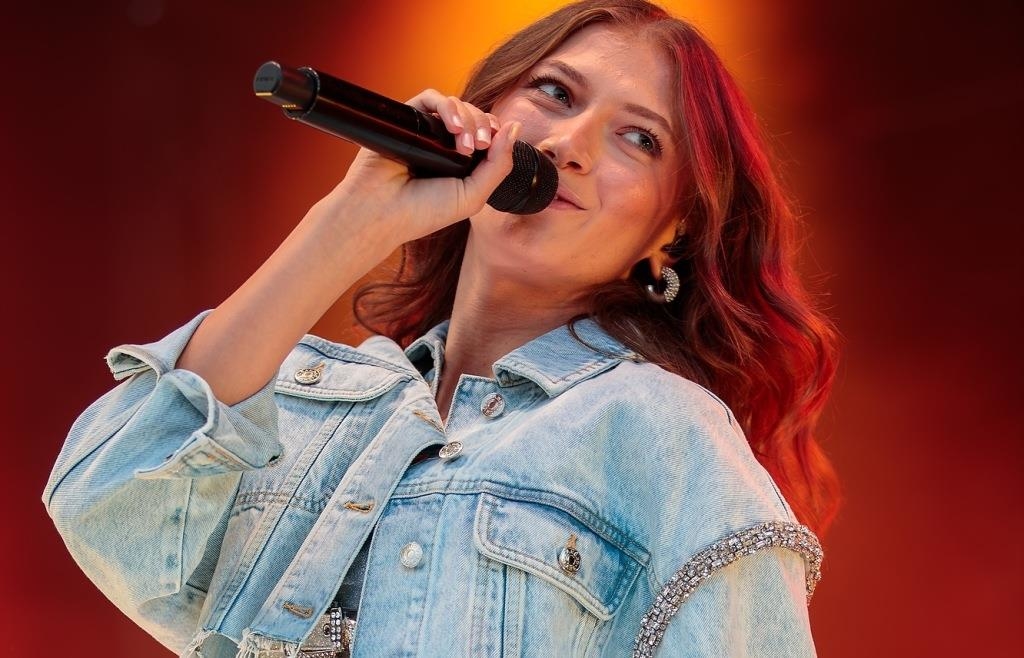 Nach dem Auftritt in Cham lüftet Leony ein Geheimnis: Am Freitag kommt ...