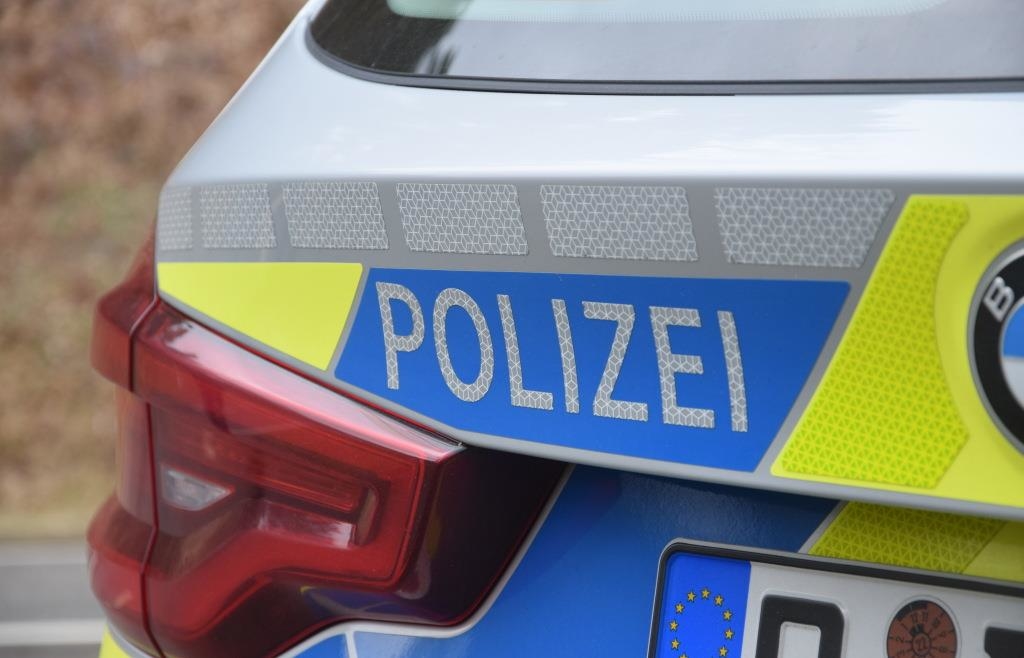 Geisterfahrerin (75) auf der B85 zwischen Roding und Cham: Polizei sucht Zeugen